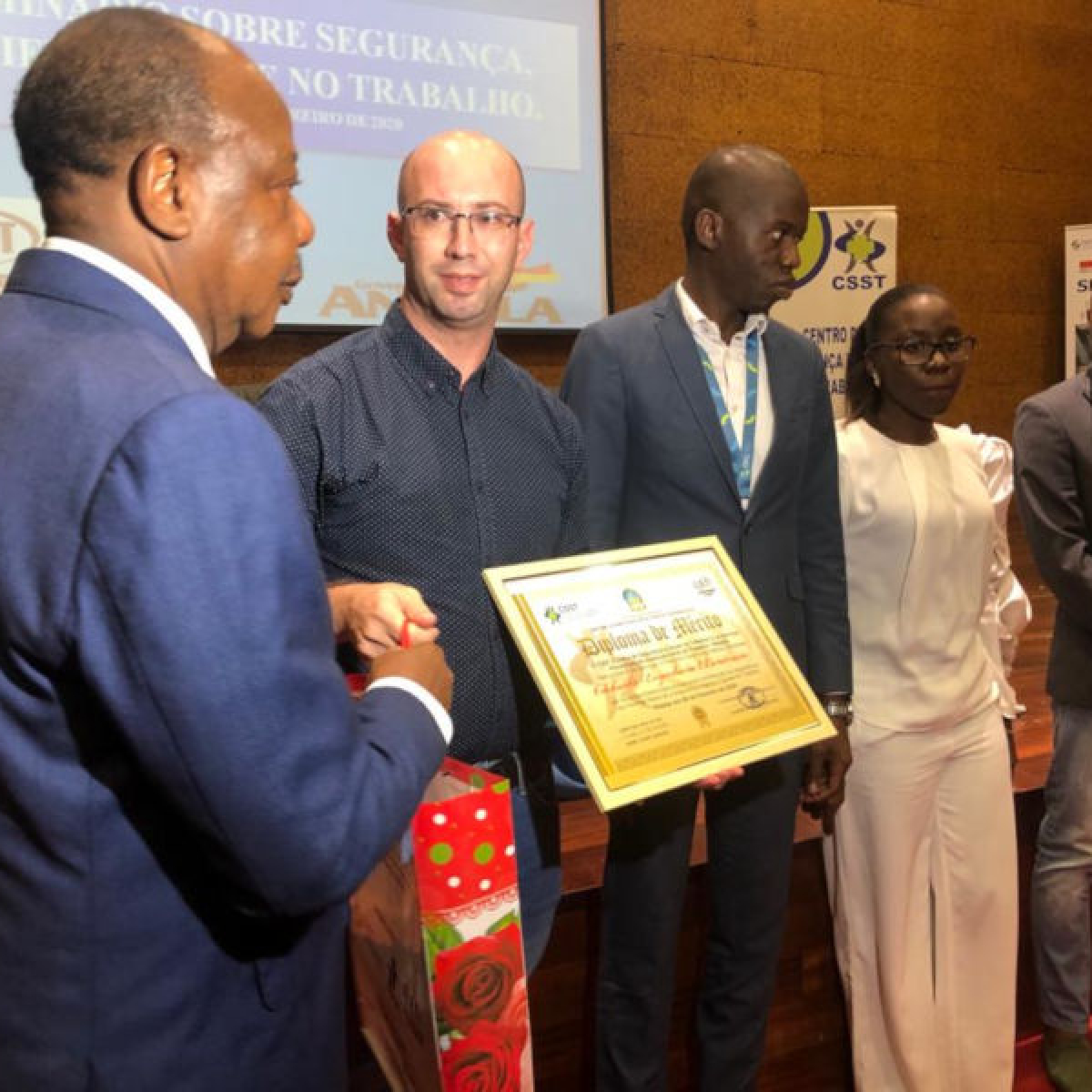 Tecnovia Angola recebe Diploma de Mérito em Segurança, Higiene e Saúde ...