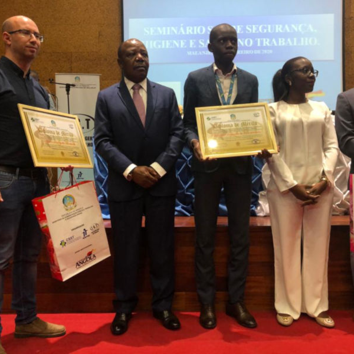 Tecnovia Angola recebe Diploma de Mérito em Segurança, Higiene e Saúde ...