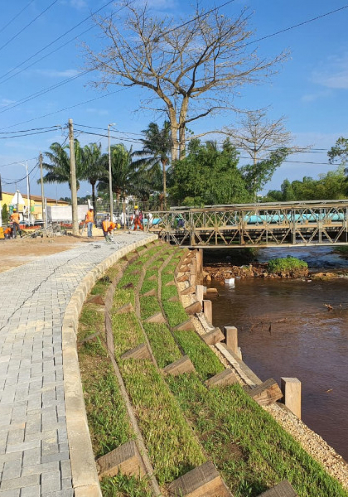 Desassoreamento e Requalificação do Rio Lucola em execução pela ...